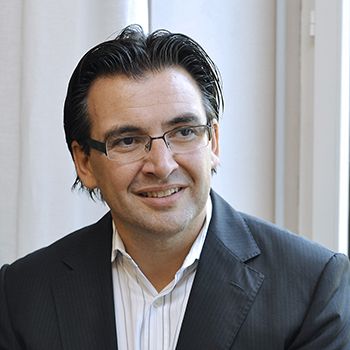 Andrew Busby | Associé